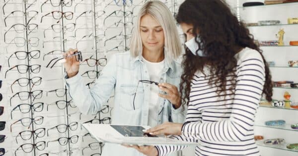 10 signes que vous avez besoin de lunettes de vue - Santé 365